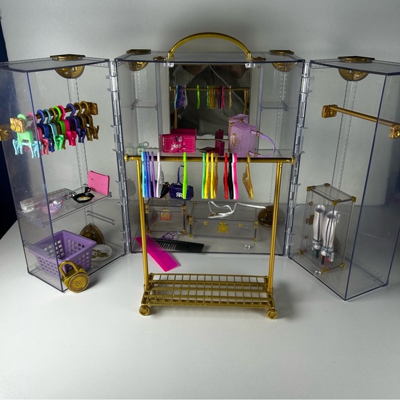 Rainbow High | Toys | Rainbow High Deluxe Fashion Closet With Random ...